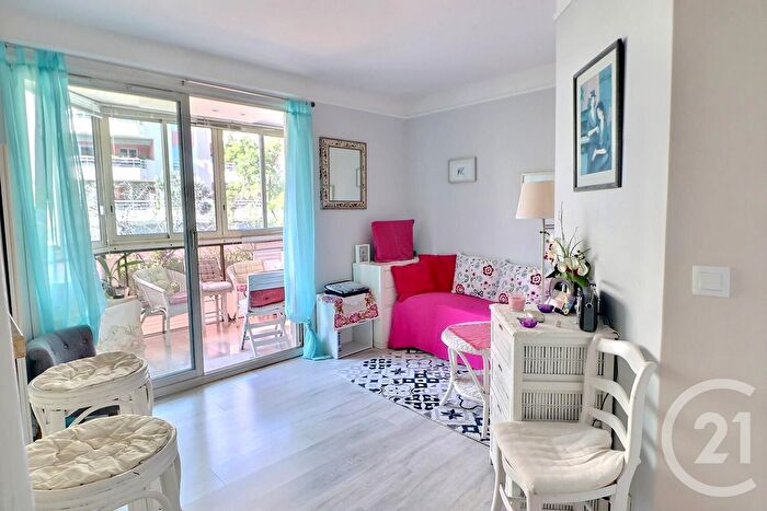 Appartement à vendre - Saint-Raphaël, Centre-ville - 2 pièces - 1 chambre