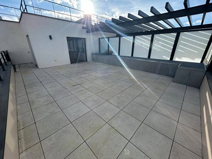 Appartement à louer - Faubourg de lArche, Courbevoie - 4 pièces - 3 chambres