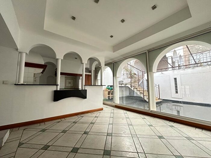 Maisons à vendre et appartements à louer - 1