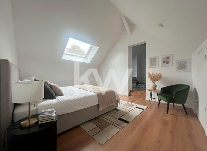 Maison à vendre - Saint-Pryvé-Saint-Mesmin - 5 pièces - 4 chambres