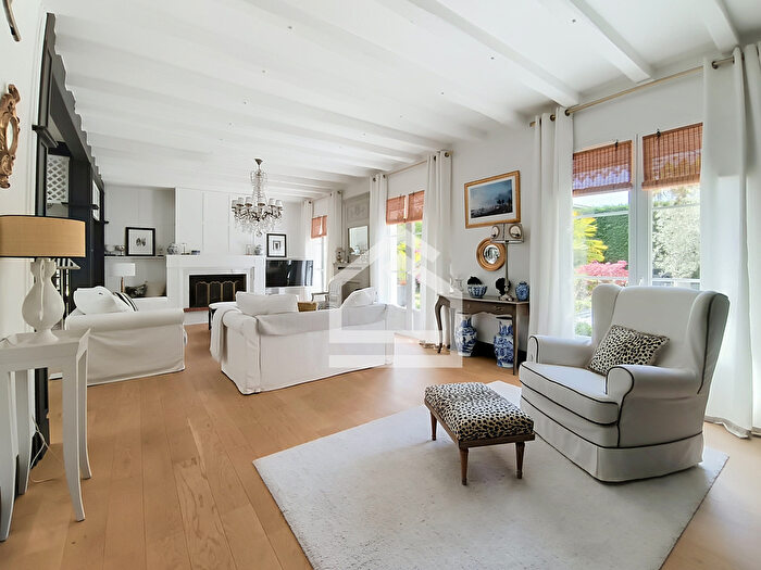 Maison 13 pièces à Mérignac, à vendre