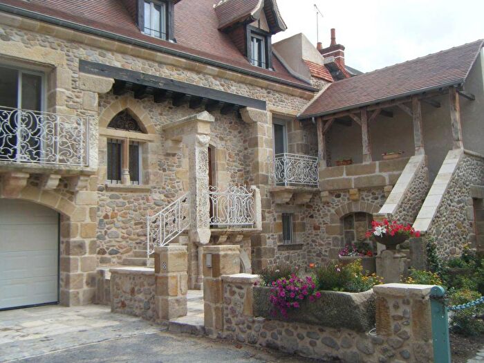 Maison à louer - Cité Bretonnie-Chatelet-Favieres-Conches, Montluçon - 5 pièces - 4 chambres