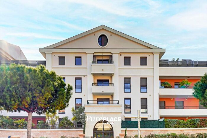 Appartement à vendre - Marseille e , Bonneveine - 4 pièces - 3 chambres