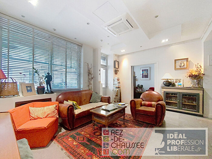 Appartement à vendre - Paris e , Léon-Blum, Folie-Regnault - 5 pièces - 3 chambres