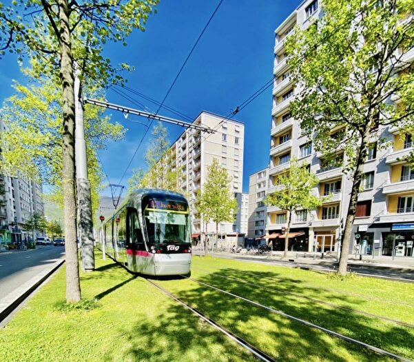 Appartement à louer - Grenoble - 4 pièces - 3 chambres