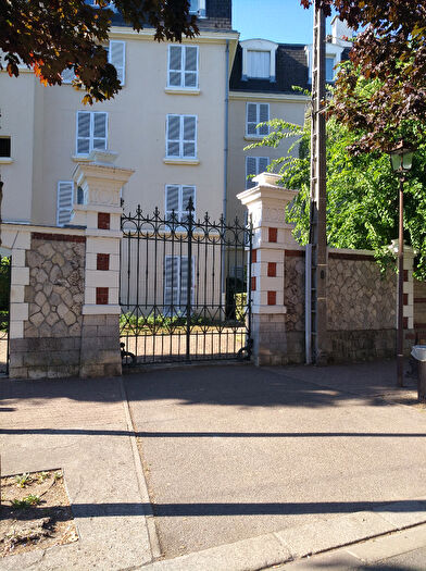 Appartement à vendre - Mantes-la-Jolie, Centre-ville - 4 pièces - 3 chambres