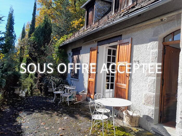 Maison à vendre - Vic-sur-Cère - 7 pièces - 5 chambres