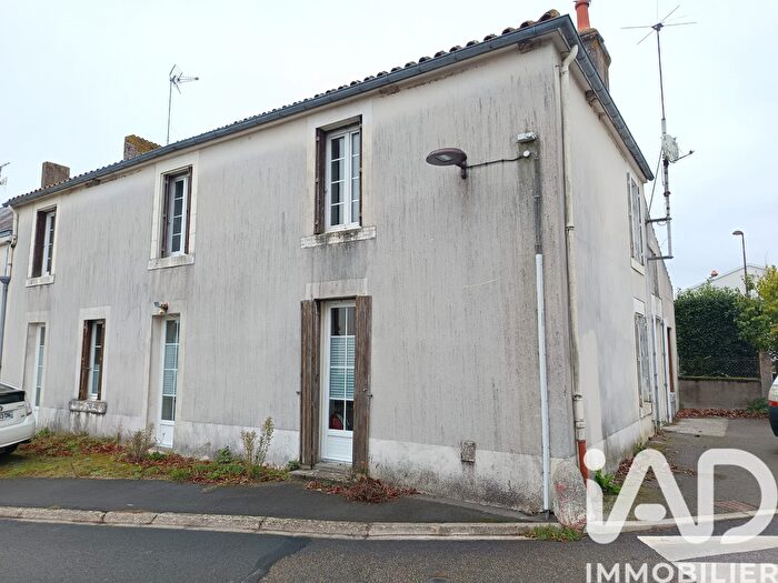 Maison à vendre - Saint-Cyr-des-Gâts - 8 pièces - 4 chambres