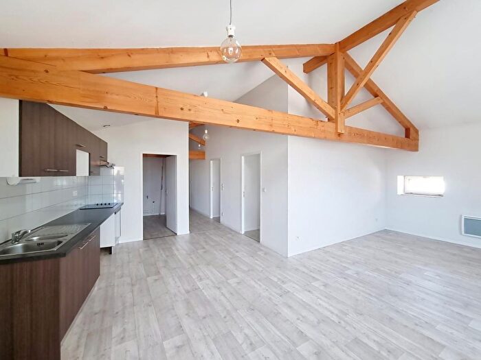 Appartement à louer - Sainte-Bazeille - 4 pièces - 3 chambres