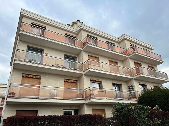 Appartement à louer - Carette-Eglise, Villemomble - 2 pièces - 1 chambre