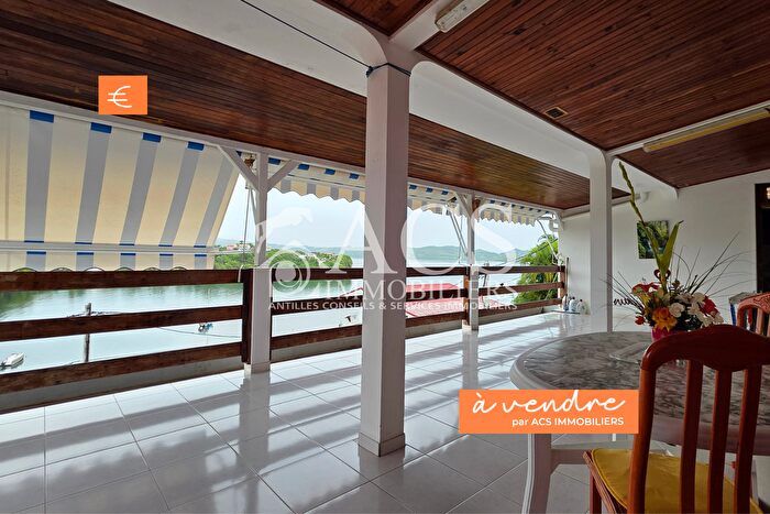 Maison à vendre - Le Robert - 8 pièces - 6 chambres