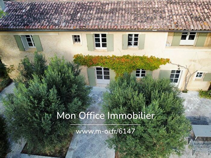 Maison à vendre - Vaugines - 9 pièces - 6 chambres