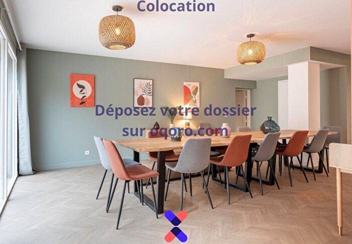 Maison à louer - Bron Centre-Le Rafour - 16 pièces - 15 chambres