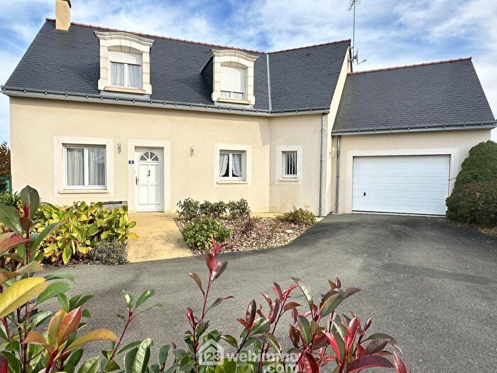 Maison à vendre - Beaufort-en-Vallée - 6 pièces - 3 chambres