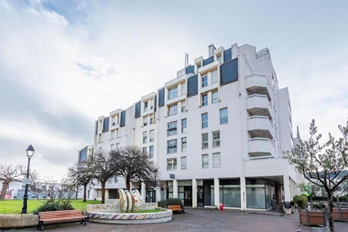 Appartement à vendre - Saint-Cloud, Centre-ville - 3 pièces - 2 chambres