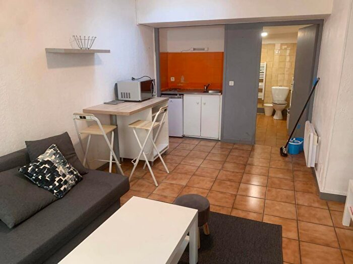 Appartement à louer - Gambetta, Nîmes - 1 pièce