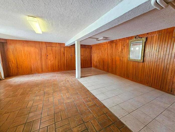 Maison à vendre - Magnac-sur-Touvre - 6 pièces - 4 chambres