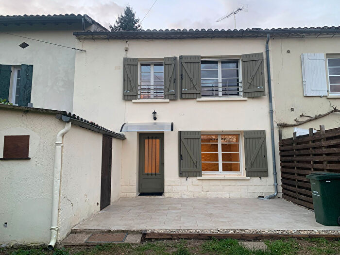 Maison à louer - Saint-Seurin-de-Prats - 3 pièces - 2 chambres