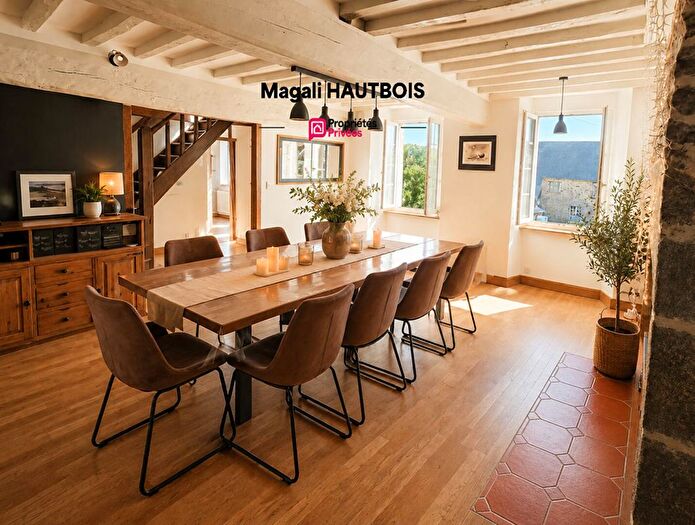 Saint-Martin-des-Champs : Maison 9 pièces à vendre