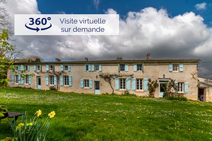 Maison à vendre - Corme-Royal - 12 pièces - 7 chambres