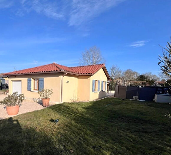 Maison à vendre - Mézériat - 4 pièces - 3 chambres