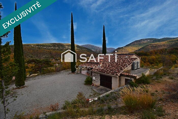 Maison à vendre - Estoublon - 6 pièces - 4 chambres