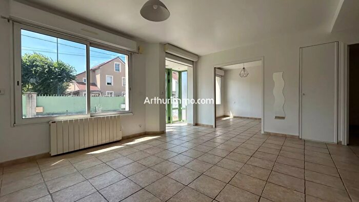 Sucy-en-Brie, Petit Val, Côte : Appartement 4 pièces à louer