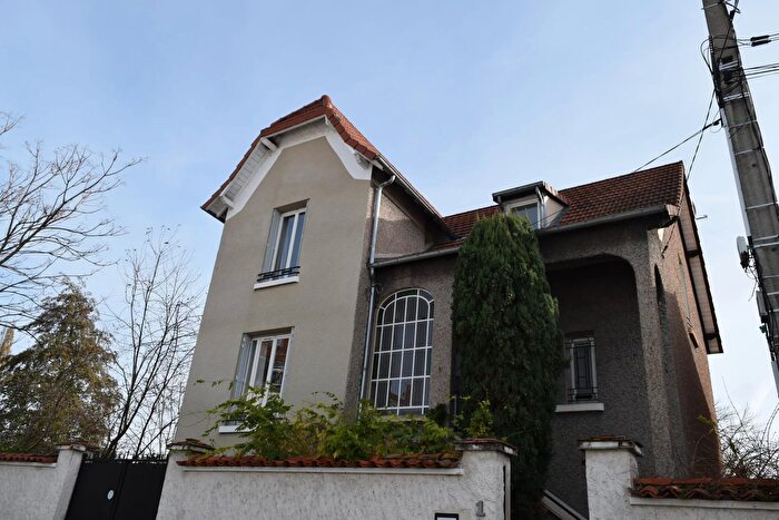 Maison à vendre - Roanne, Centre-ville, Varenne - 8 pièces - 4 chambres