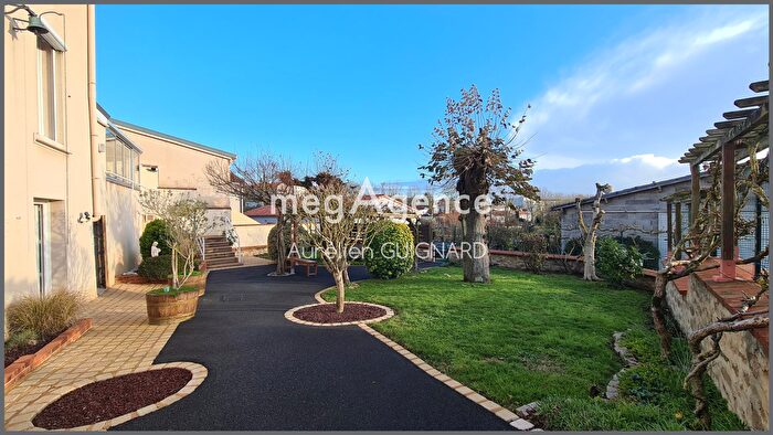 Maison à vendre - Bressuire, Breuil-Chaussée - 7 pièces - 3 chambres