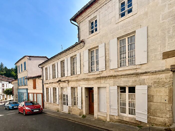 Maison 8 pièces à vendre - Aubeterre-sur-Dronne