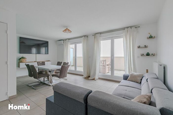 Appartement à vendre - Vénissieux, Centre-ville - 4 pièces - 2 chambres