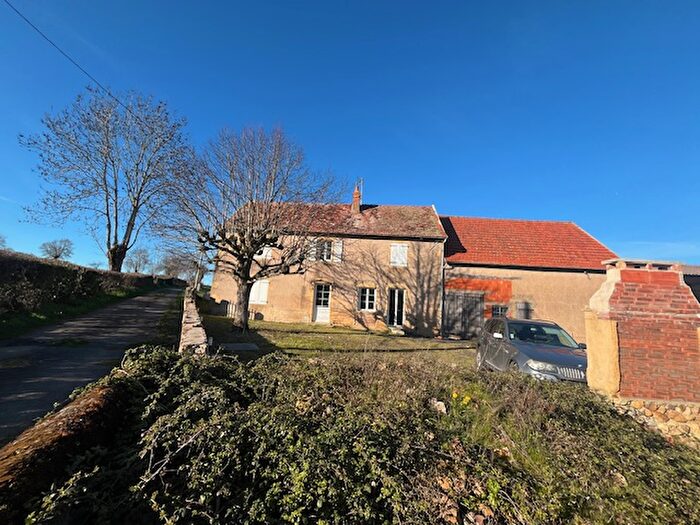 Maison à vendre - Saint-Christophe-en-Brionnais - 8 pièces - 5 chambres