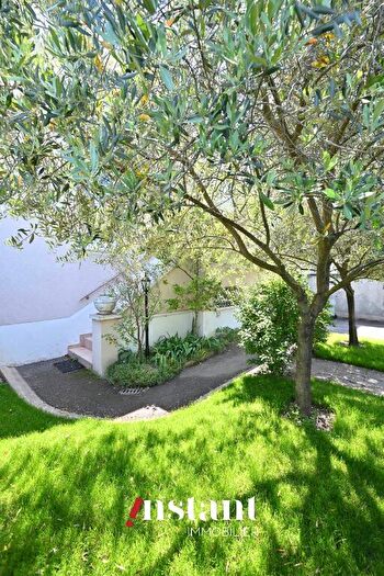 Appartement à louer - Les Genêts-Le Vinatier-Le Lessivas, Bron - 1 pièce