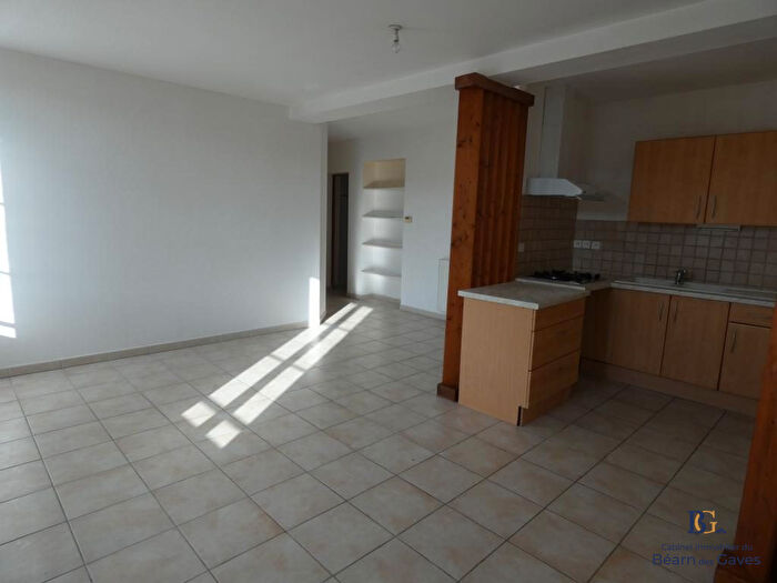 Appartement à louer - Salies-de-Béarn - 4 pièces - 3 chambres