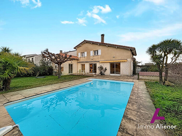 Maison à vendre - Mérignac - 9 pièces - 5 chambres