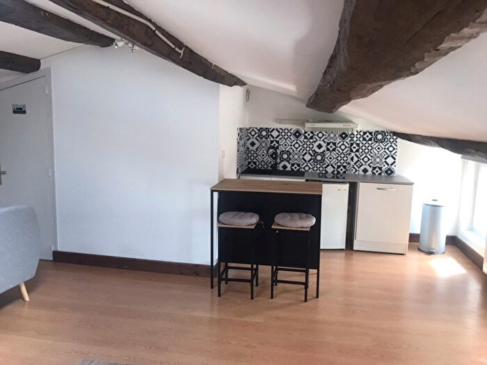 Rochefort, Centre-ville : Appartement 1 pièce à louer