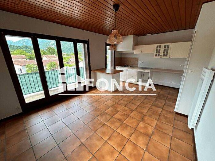 Peripherie, Vif - Appartement 3 pièces à louer