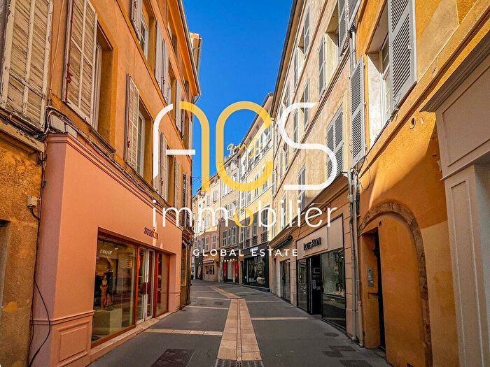 Appartement à louer - Centre Ville, Aix-en-Provence - 2 pièces