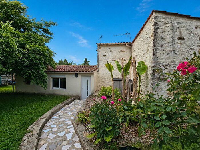 Maison 4 pièces à Augé, à vendre