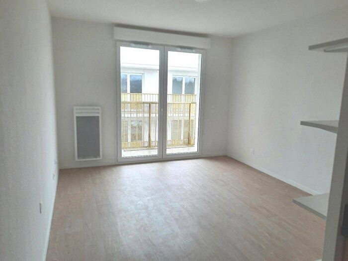 Zone Industrielle Quatre Pavillons-La Gardette, Lormont : Appartement 1 pièce à louer