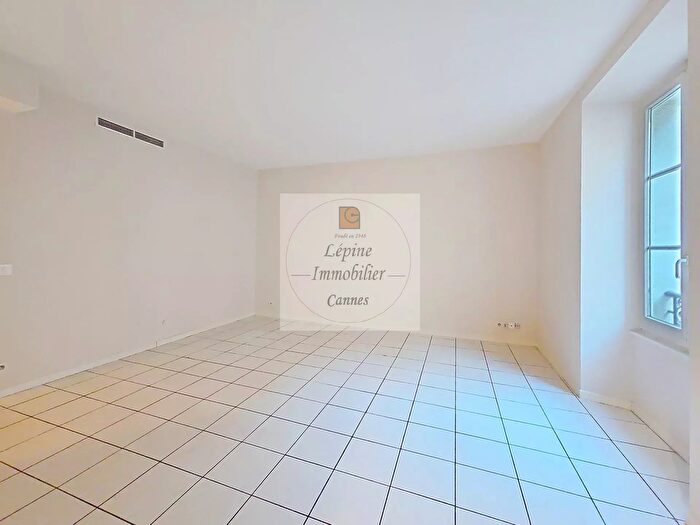 Appartement à louer - Cannes, Centre-ville - 2 pièces - 1 chambre