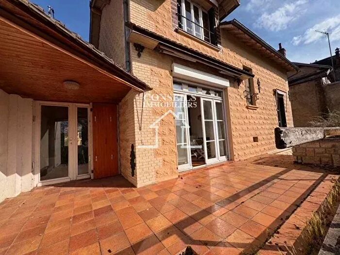 Maison à vendre - Villeneuve-sur-Yonne - 7 pièces - 4 chambres