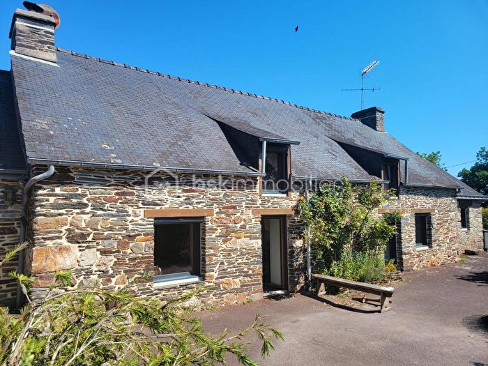 Mûr-de-Bretagne : Maison 7 pièces à vendre