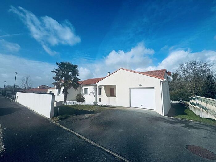 Maison à vendre - Mortagne-sur-Sèvre - 8 pièces - 4 chambres