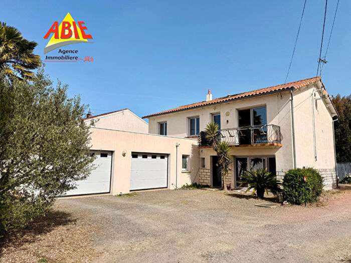 Fontenay-le-Comte, Charzais, Granges, Ardennes - Maison 7 pièces à vendre