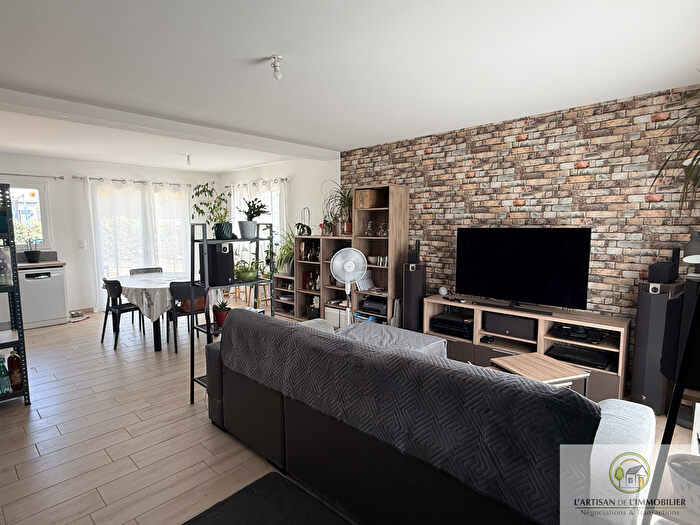 Bourg-des-Comptes - Maison 5 pièces à louer