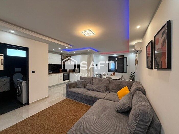 Appartement à vendre - Vitrolles, Centre-ville, Roucas, Les Pins, Le Liourat - 5 pièces - 3 chambres