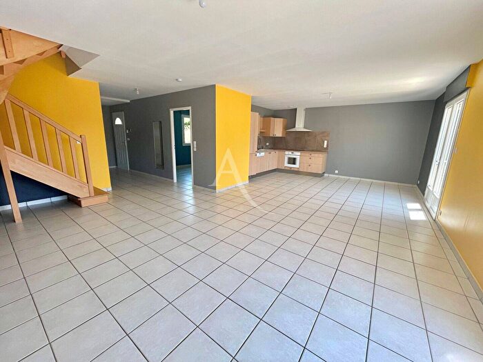 Maison 5 pièces à Hesteil, L'Isle-Jourdain, à louer