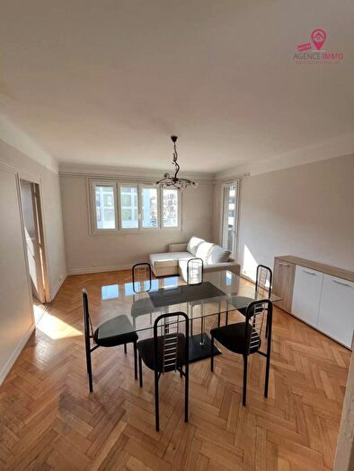 Appartement à louer - Centre-Max Barel-Centre Nord, Vénissieux - 4 pièces - 3 chambres