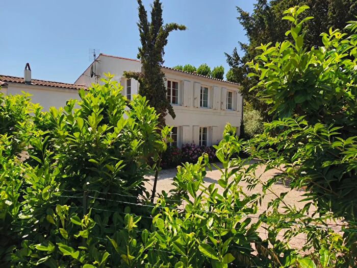 Saint-Romain-de-Benet - Maison 8 pièces à vendre